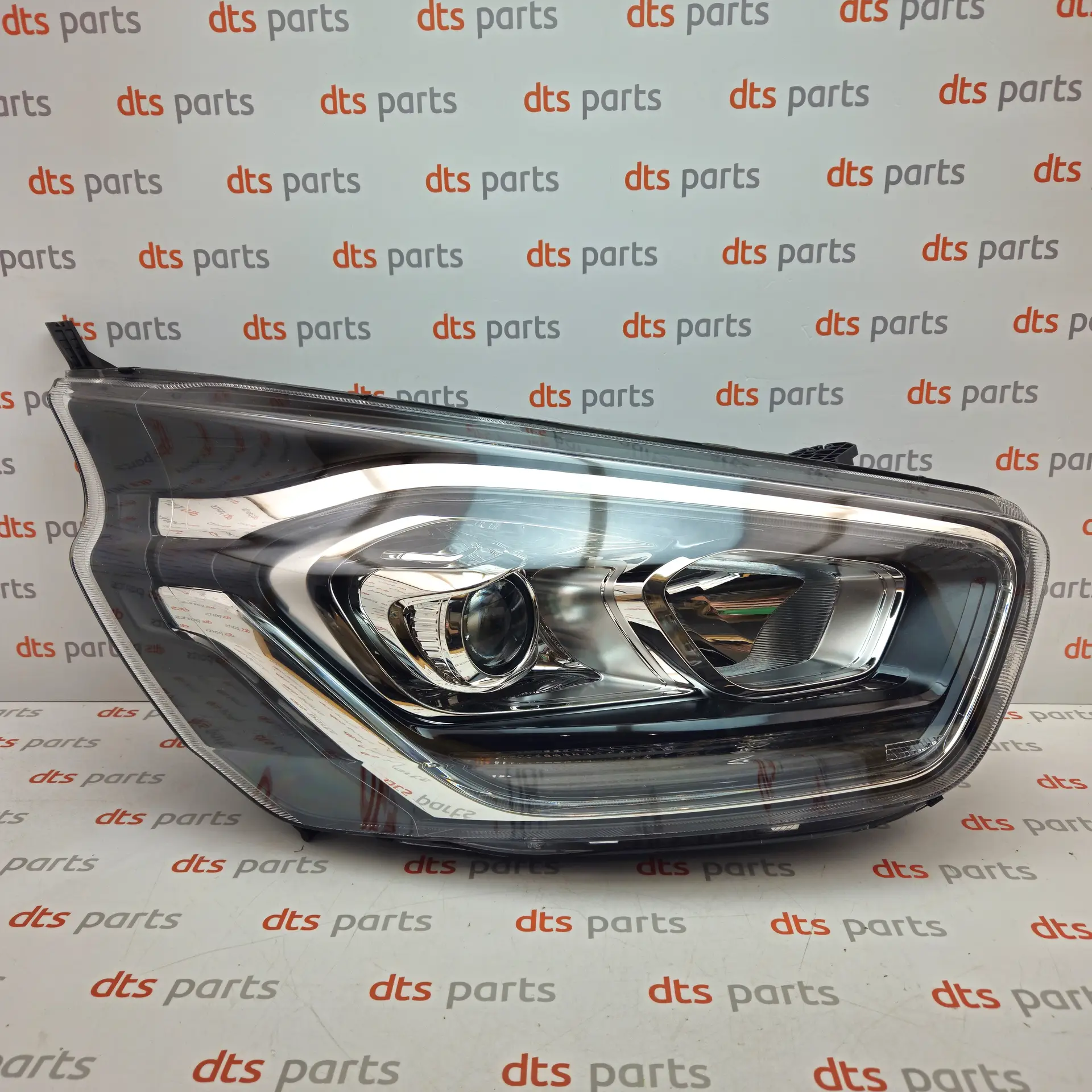 Ford 2481753 Right headlight OEM Car Parts Catalog | Buy Online at dts.lv
