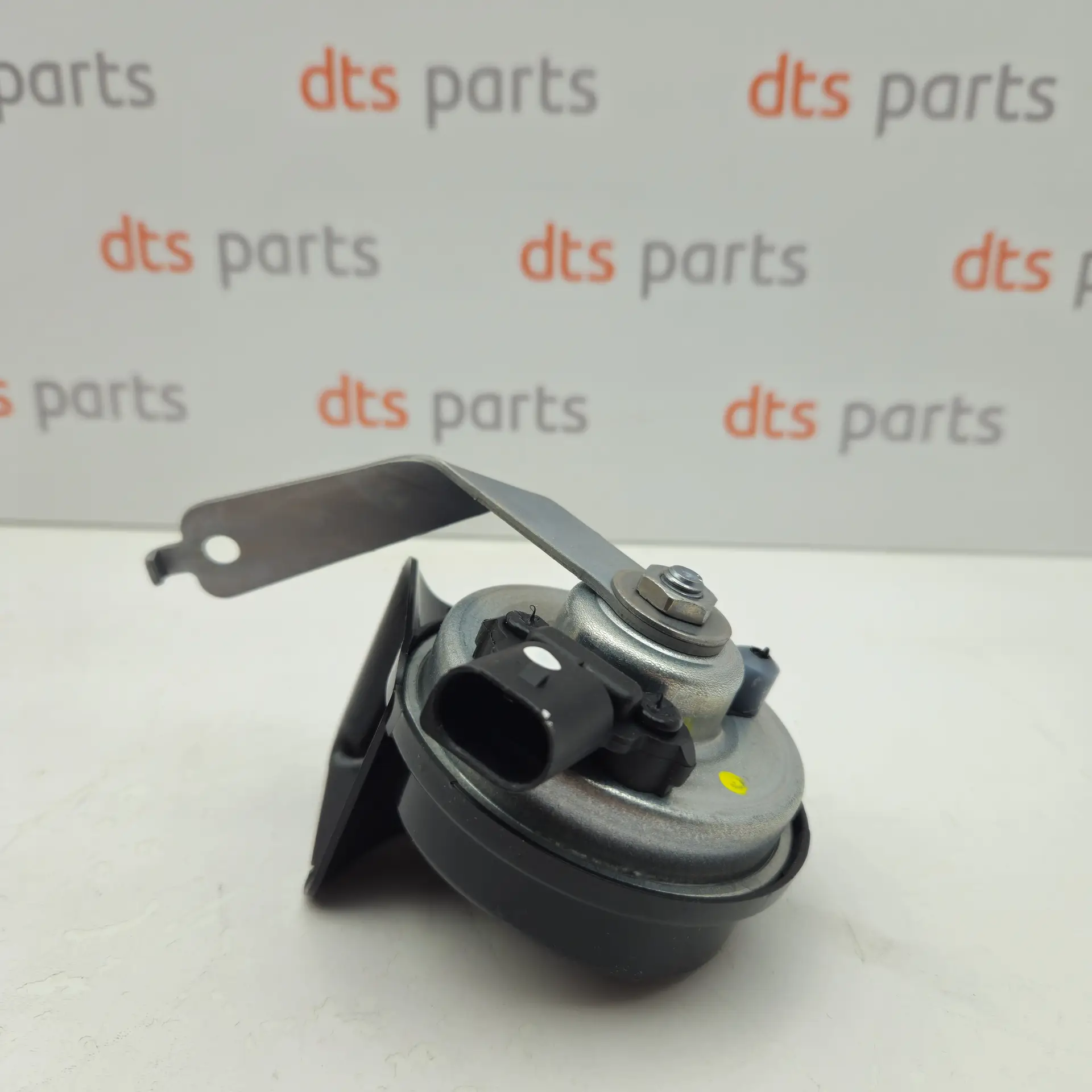 BMW 61337279782 Low pitch horn OEM rezerves daļu katalogs ...