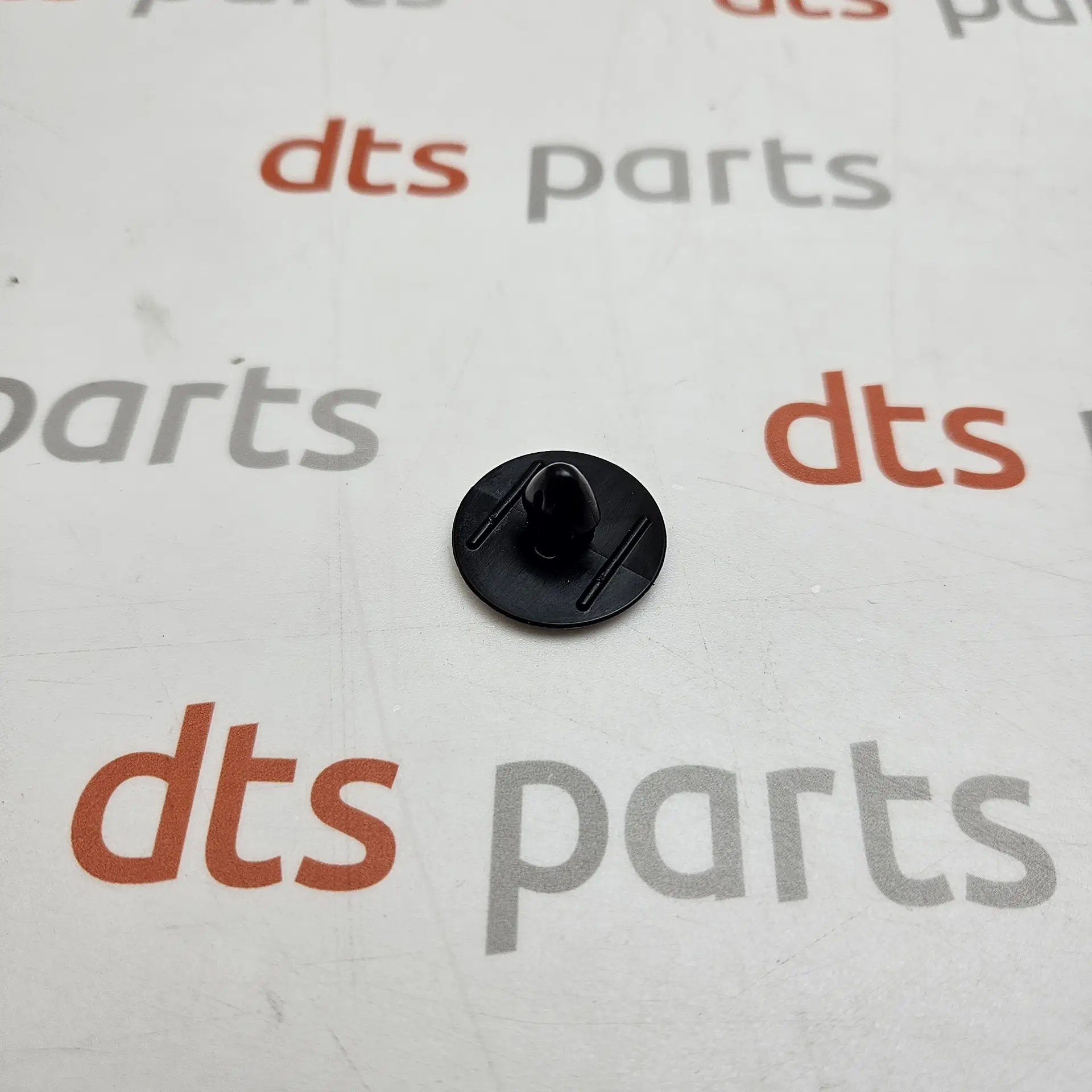 Toyota 9046709050 Hood insulation retainer clip 9046709050 Genuine ...